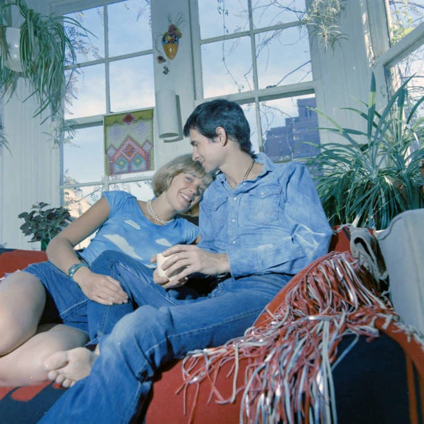 ACTOR ANTHONY PERKINS & photographer Berry Berenson pose for port- Old ...