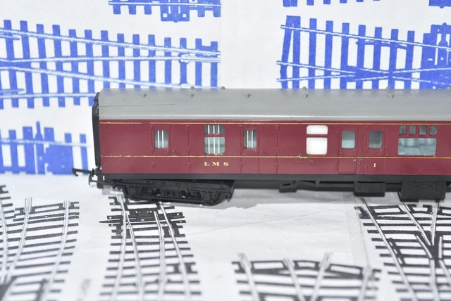 TRI-ANG R936 BR Mk1 LMS Maroon Half Brake Coach 35024, OO Gauge. No box ...