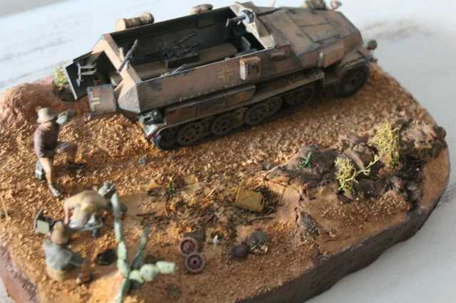 1/35 DIORAMA BUILT gebaut Tamiya Sd.Kfz 251 & 3 DAK soldiers EUR 49,99 ...