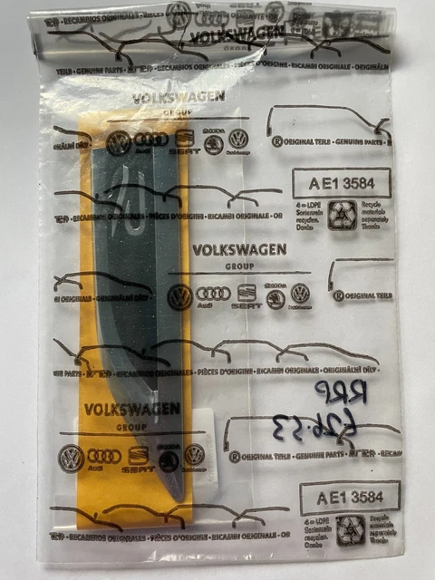 GENUINE VOLKSWAGEN VW T-Roc R-Line R/H Driver Side Right Wing Badge 17 ...