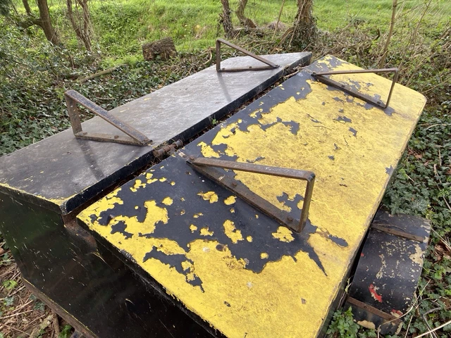 FORMER FIBRE GLASS Utilities Trailer On Metal A Frame (TLC Project) £16 ...