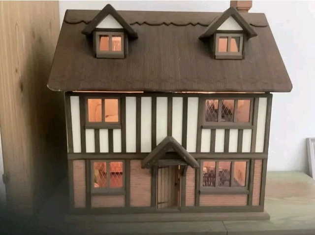 DOLLS HOUSE TUDOR Style Electric Lights 1/12th Scale Stunning £200.00 ...