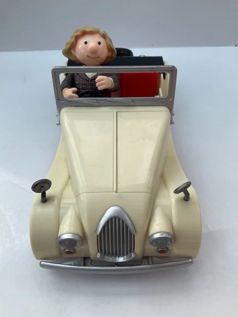 POSTMAN PAT MORGAN Sports Car with Dr Gilbertson Figure Playset - Rare ...