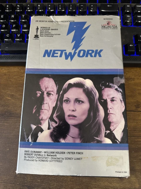 NETWORK VHS VIDEO Faye Dunaway William Holden Peter Finch Robert Duvall ...