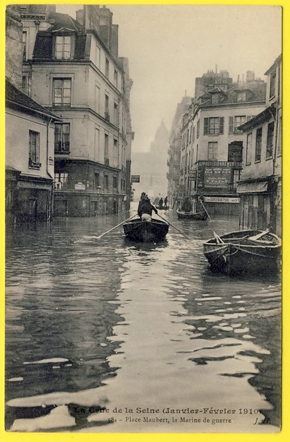 CPA 75 PARIS Place MAUBERT pendant les INONDATIONS Barque de la MARINE ...