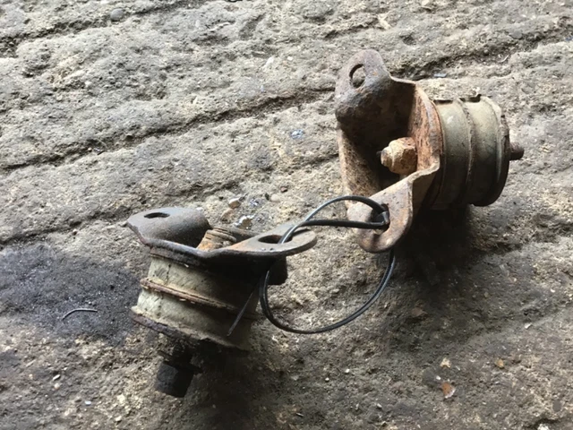 LAND ROVER SERIES Gearbox Chassis Mounts £30.00 - PicClick UK