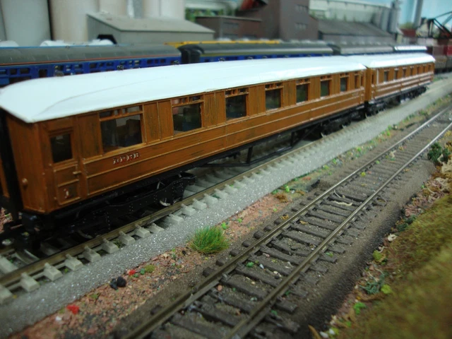 IAN KIRK KIT built Gresley LNER 3rd Class open teak carriages x2 $112. ...