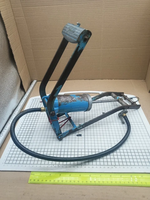 VINTAGE HALFORDS BRANDED (Aerite) Foot Pump Tyre Inflator, Car Van Bike ...