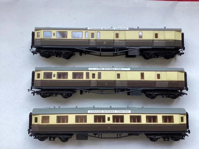 AIRFIX OO GWR Centenary coaches, two Brake Third, one 1st/3rd Composite ...