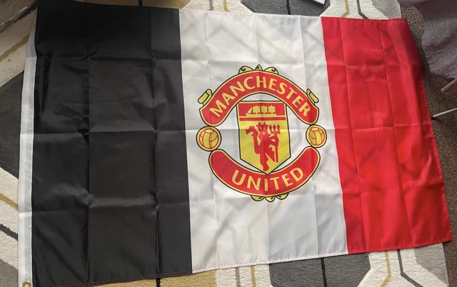MANCHESTER UNITED FLAG 5ft x 3ft £9.99 - PicClick UK