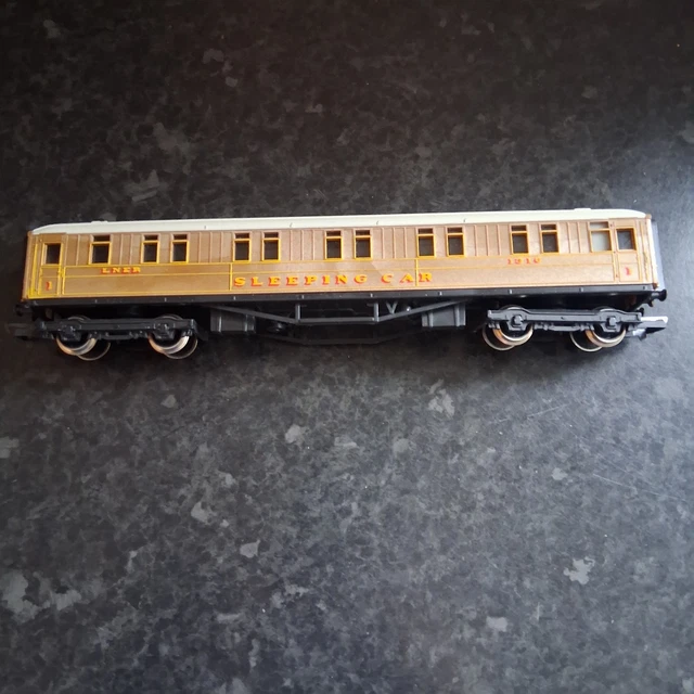 HORNBY OO GAUGE R479 LNER Sleeping Car Teak 1316 Ref R5 £8.49 - PicClick UK
