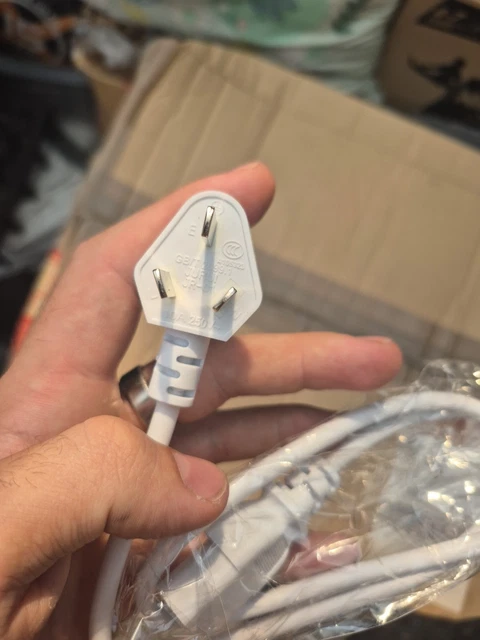 MAINS POWER UK 3-Pin Plug C5 IEC Clover Leaf Cable 1m £5.43 - PicClick UK