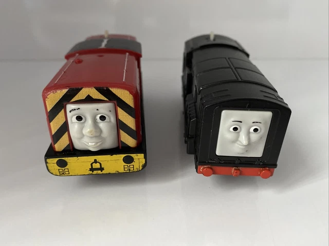 TRACKMASTER REVOLUTION THOMAS The Tank Engine Battery Train Salty and ...