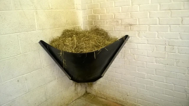 FLEXIBLE STABLE HAY Feeder / Hay bar (Horse)(Corner Mounted) £45.00 ...