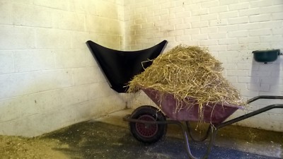 FLEXIBLE STABLE HAY Feeder / Hay bar (Horse)(Corner Mounted) £45.00 ...