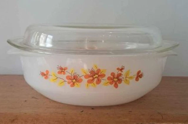 VINTAGE CROWN AUSTRALIAN made PYREX Orange Blossom Casserole Dish with ...