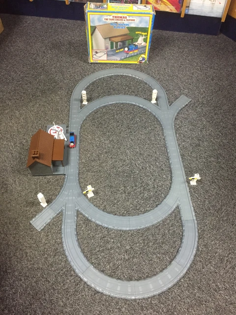 THOMAS THE TANK Engine & Friends Real Sounds Playset & Track ERTL TRAIN ...