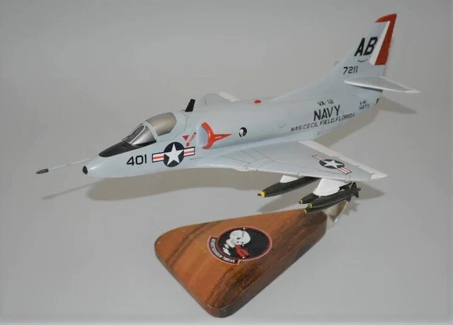US NAVY DOUGLAS A-4 Skyhawk VA-12 Desk Top Display Jet Model 1/32 SC ...