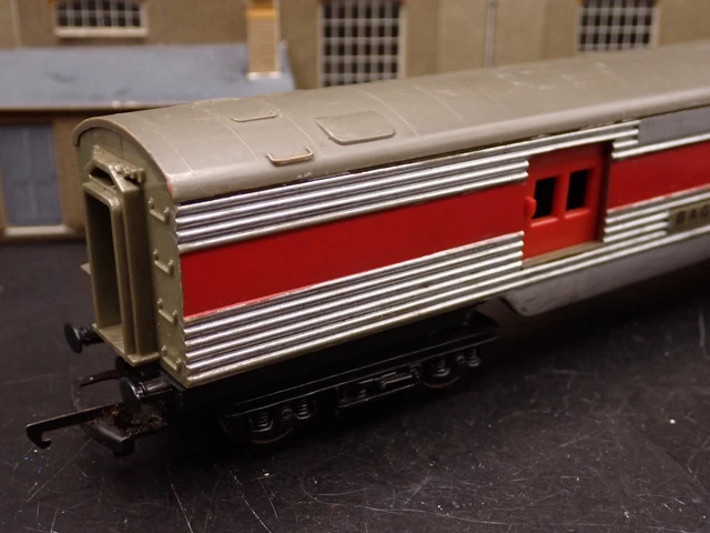 TRI-ANG R130 TRANSCONTINENTAL Baggage Car OO Gauge Silver, Grey Roof ...