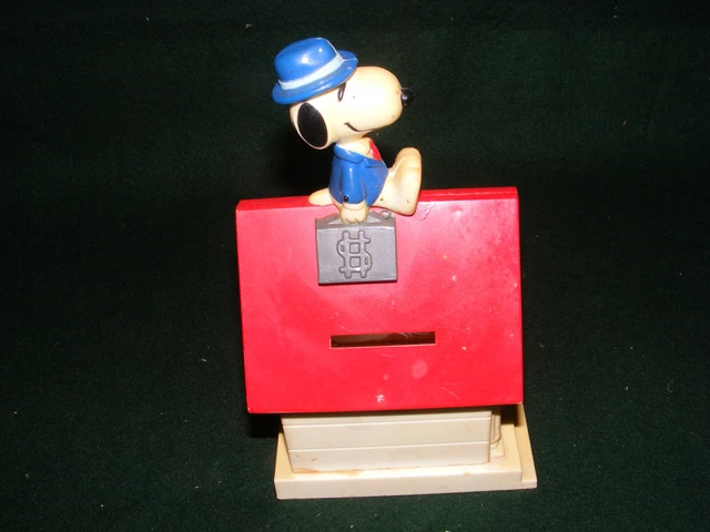 VINTAGE SNOOPY MONEY Box Joe Banker Kennel Peanuts Charlie Brown Beagle ...