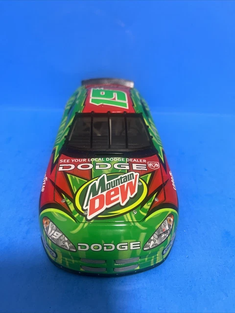 ACTION JEREMY MAYFIELD #19 Dodge Mountain Dew 2002 Intrepid échelle 1: ...