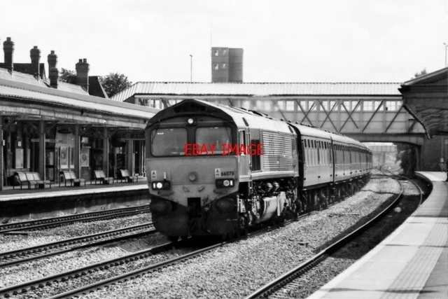 PHOTO CLASS 66 Loco No 66079 At Newbury Station 30Th June 2001 £1.85 ...