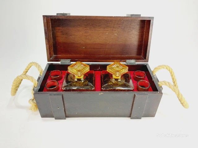 VINTAGE WOODEN TREASURE Chest Amber Liquor Decanter 4 Shot Glasses Set ...