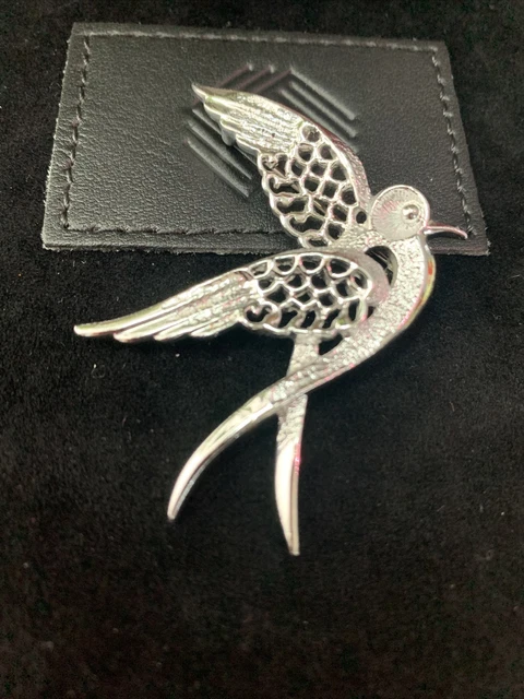 VINTAGE SARAH COVENTRY Signed Silver Tone Bird in Flight Jewelry Pin ...