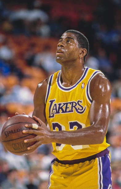 EARVIN &MAGIC& JOHNSON Shooting Guard and Power Forward prepares t- Old ...