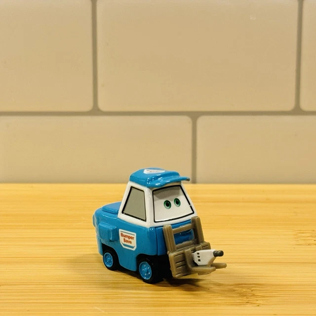 DISNEY PIXAR CARS - BUMPER SAVE WIDE PITTY - 2010 PISTON CUP PIT CREW ...