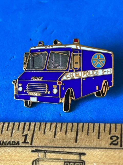 POLICE CUM LOGO Communaute Urbaine Montreal Blue Truck 911 SPVM Lapel ...