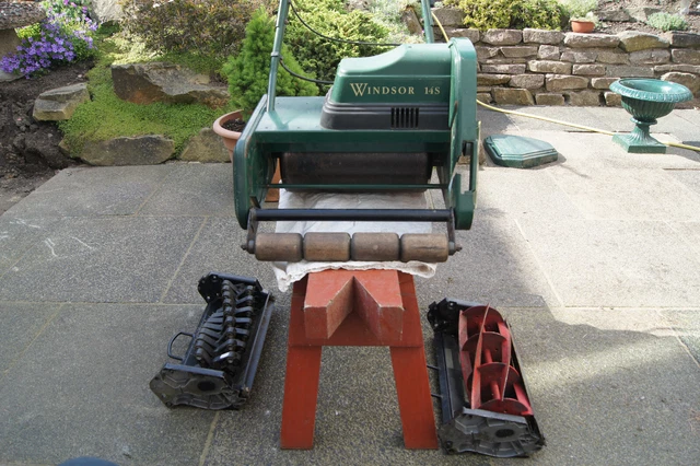ATCO-QUALCAST ELECTRIC CYLINDER Lawn mower and Scarifier. Model Windsor ...