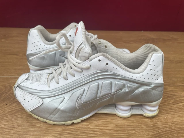 NIKE SHOX R4 Gs Trainers Size 5 White BQ4000-100 in Good Condition £37. ...