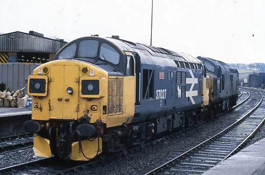 ORIGINAL COLOUR SLIDE of 37027 BR class 37 diesel loco £2.25 - PicClick UK