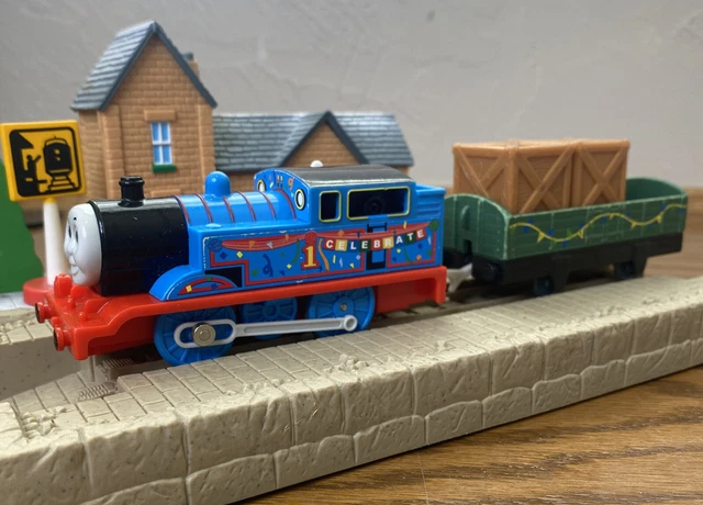 THOMAS & FRIENDS TrackMaster Birthday Celebration Party Motorized Train ...