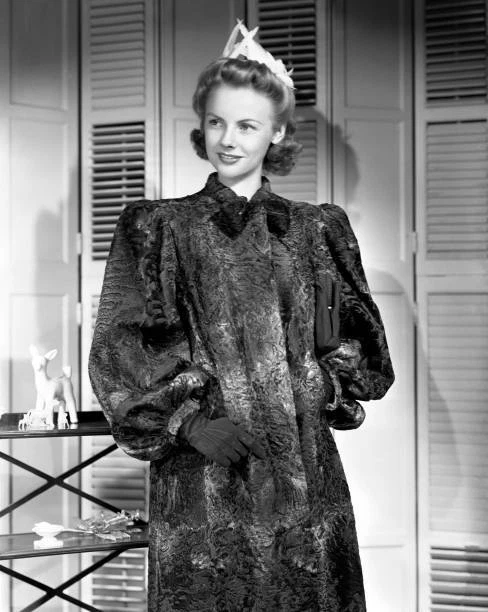 RADIO ACTRESS BARBARA Brown models fashion suit hat and gloves S 1940s ...