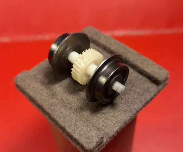 TRIANG HORNBY X336 One Axle Deep Flange for R351 R352 R357 R751 R758 ...