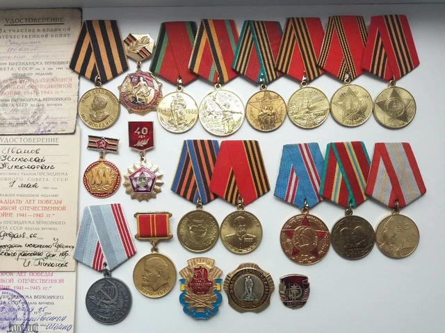 SOVIET RUSSIAN SET of 20 Medals, badges of Veteran WW2, Army USSR ...