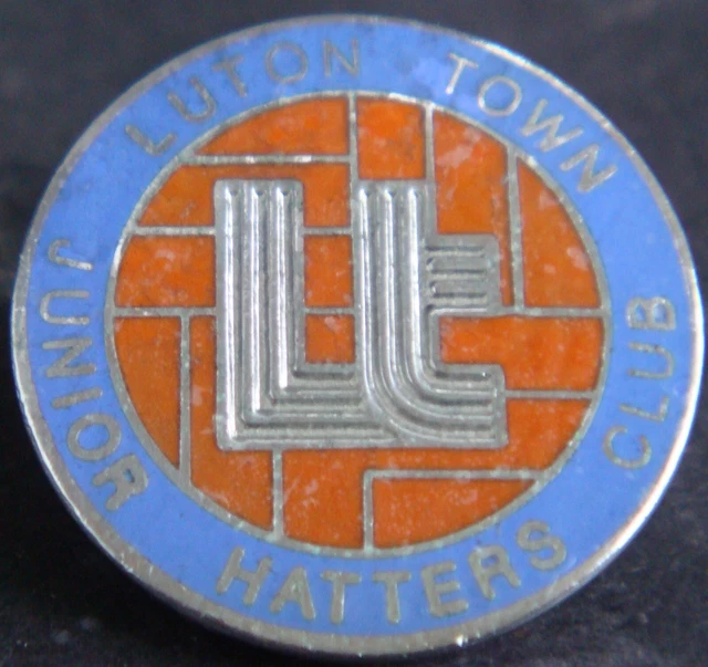 LUTON TOWN FC Rare vintage JUNIOR HATTERS CLUB Badge Maker LONDON BADGE ...