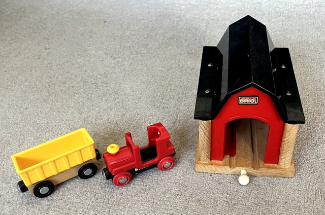 BRIO WOODEN RAILWAY Train - Animal Barn with Train £8.64 - PicClick UK