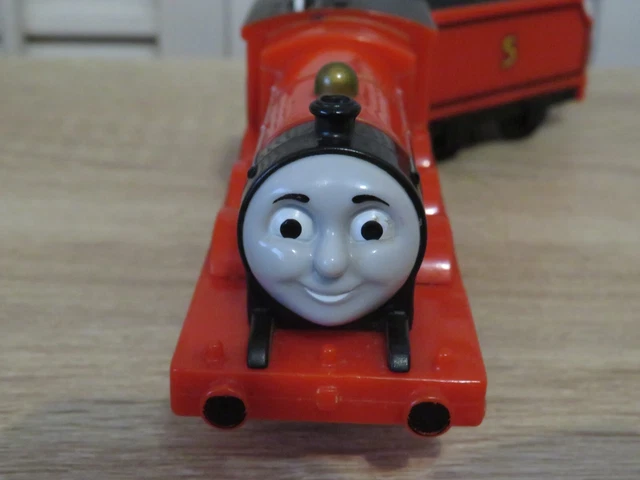 MATTEL 2009 THOMAS & Friends Trackmaster Motorized Train Engine JAMES w ...