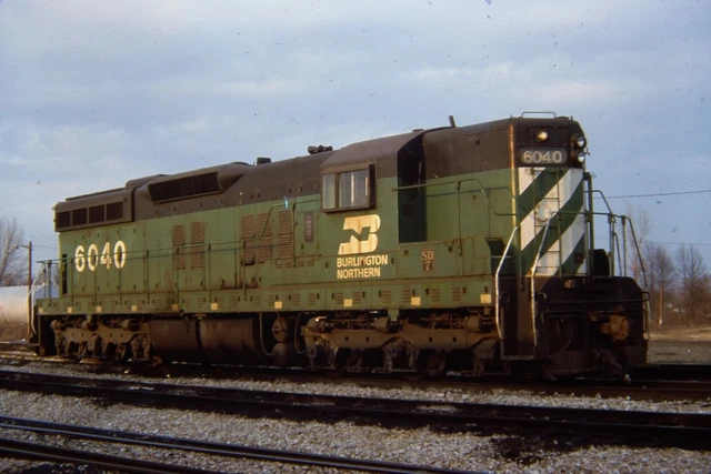 BN BURLINGTON NORTHERN 6040 Centralia Il 1977 Kodachrome Train Slide £1 ...
