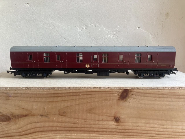 TRIANG OO GAUGE BR guard / baggage Coach Maroon Good Condition £5.43 ...