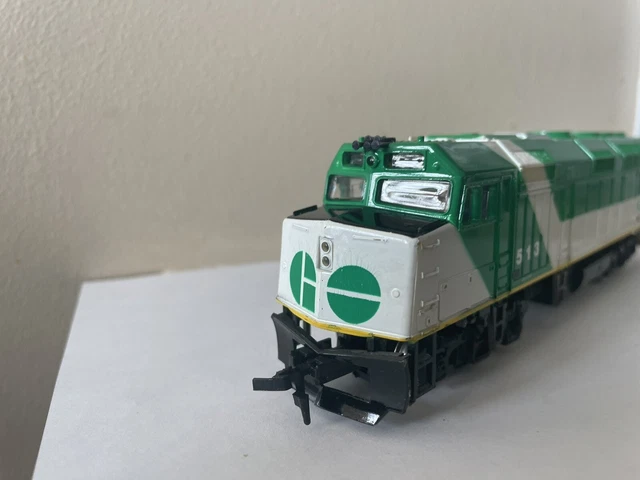 LIFE LIKE POWERED F40Ph Diesel Go Transit Engine Locomotive Ho Scale ...