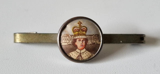 VINTAGE QUEEN ELIZABETH II 1953 Coronation Metal Bar Brooch Pin / Badge ...