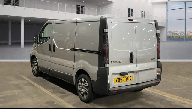 RENAULT TRAFIC SL27DCI 100 Van Silver | Immaculate Example Throughout ...