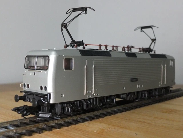 MARKLIN 3444 HO gauge DR BR 243 electric locomotive in silver livery £ ...