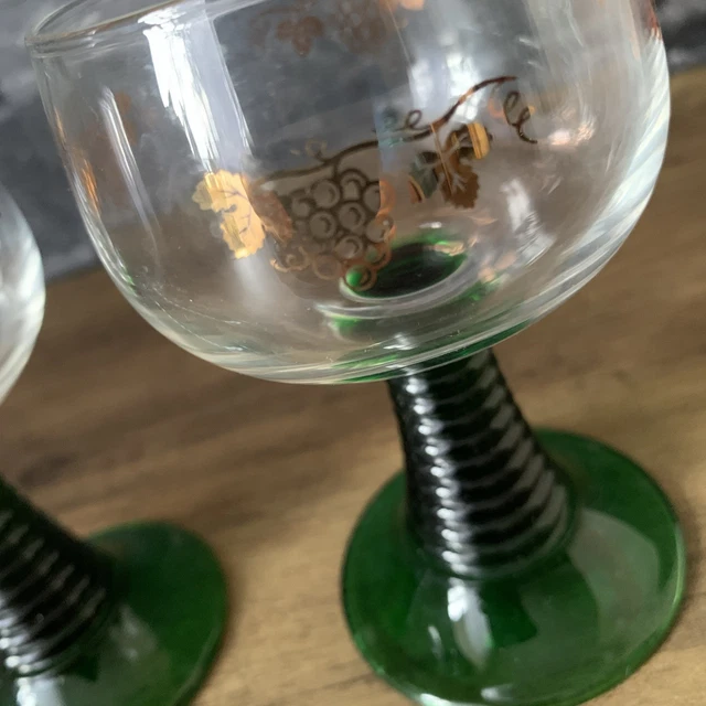 VINTAGE LUMINARC GREEN Beehive Stem With Gilt Grape Vine Design Glasses ...