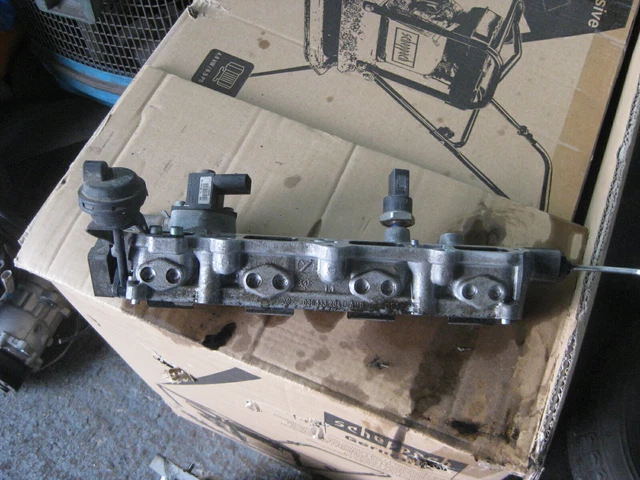VW GOLF 4 1.6 FSI BAD Motor Saugrohrklappe Drallklappe 036133204D EUR ...
