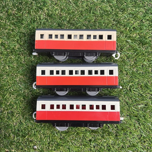 TOMY PLARAIL TRACKMASTER Red Express Coach Set Of 3 Thomas The Tank ...